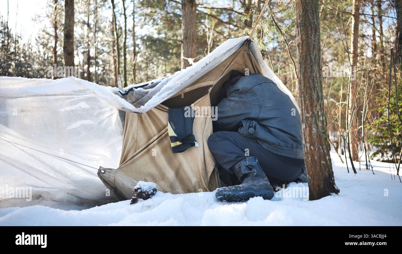 Homeless man seeking refuge hi-res stock photography and images - Alamy