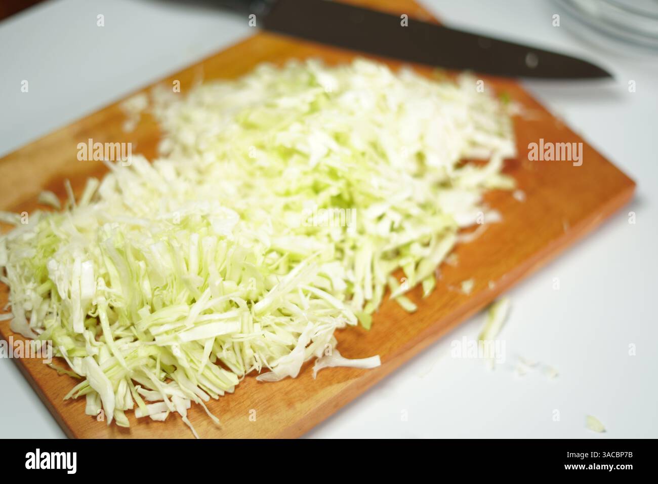 Sliced cabbage chicken salad hi-res stock photography and images - Alamy