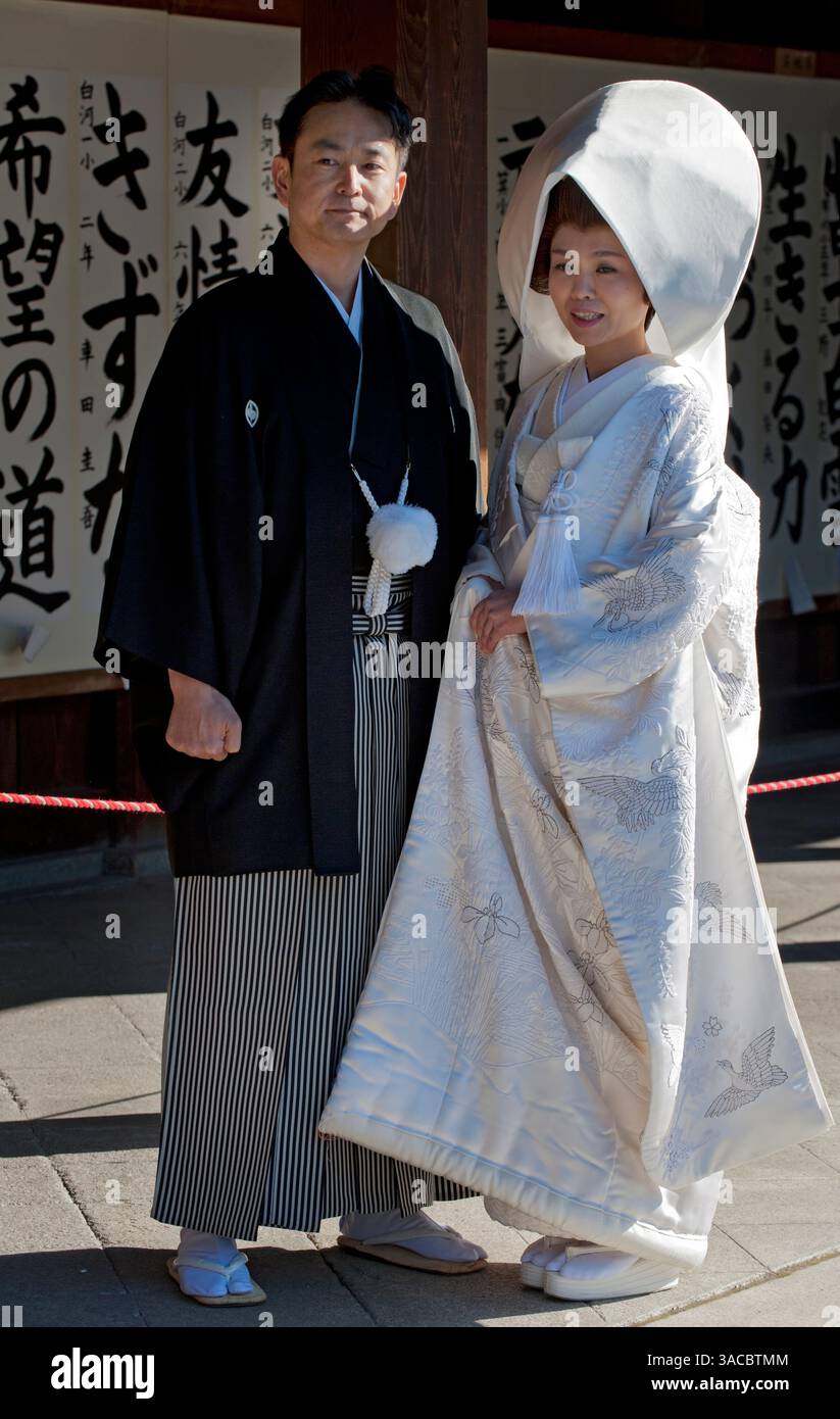 Couple dressed in formal hi-res stock photography and images - Alamy