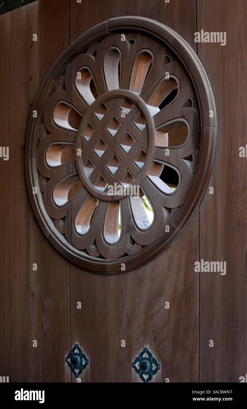 The "kiku" (chrysanthemum flower) is the symbol of the emperor of Japan ...