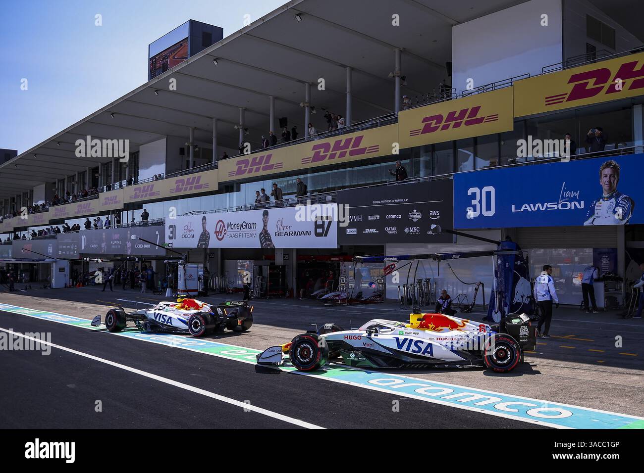 06 HADJAR Isack (fra), Visa Cash App RB F1 Team VCARB02 and 30 LAWSON Liam (nzl), Visa Cash App ...