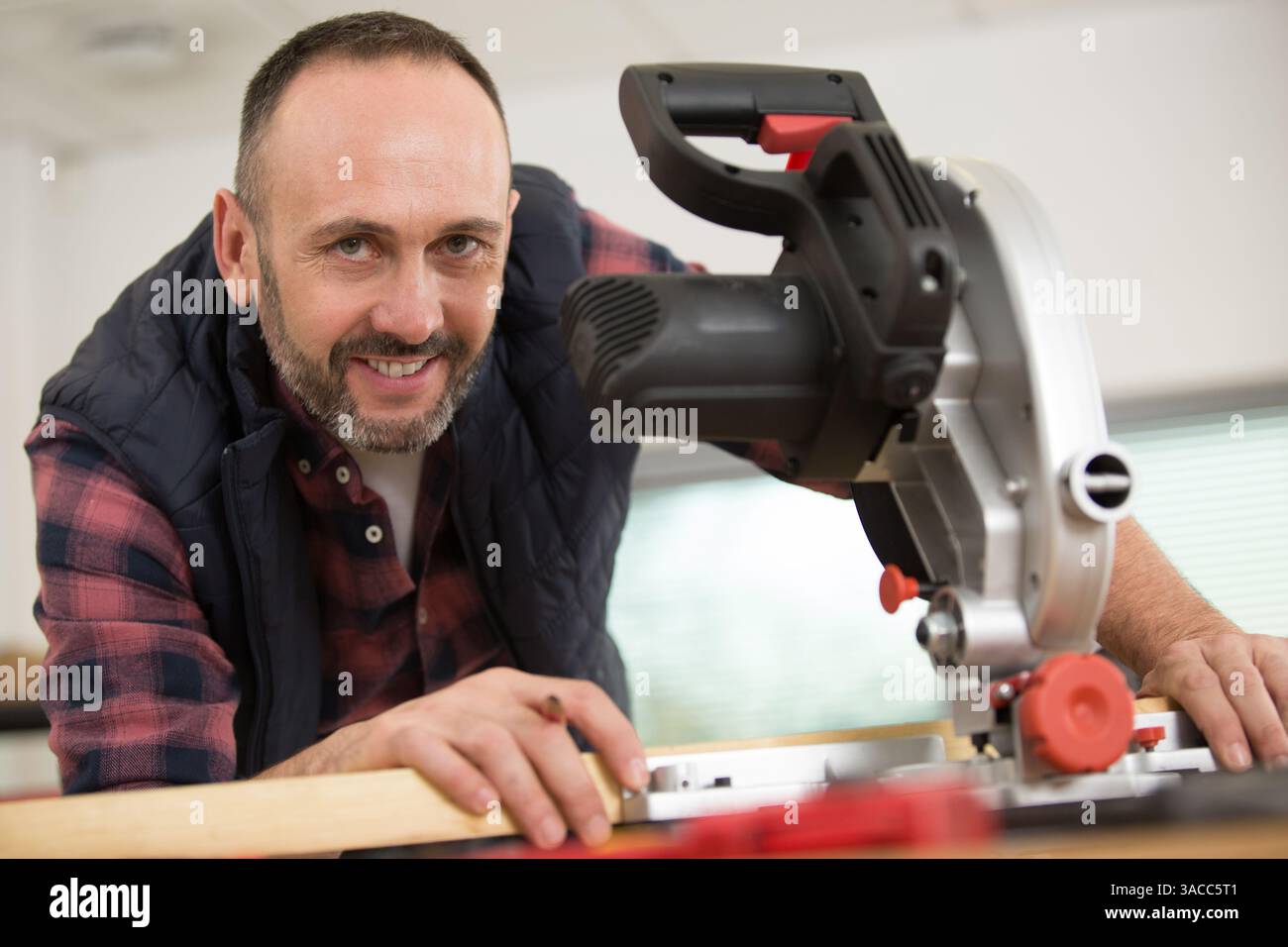 older man cutting wood with a circular saw Stock Photo - Alamy