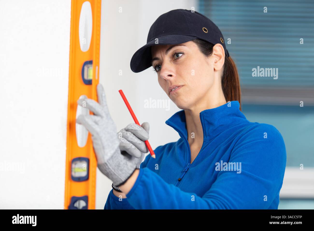 professional female worker using a spirit level Stock Photo - Alamy