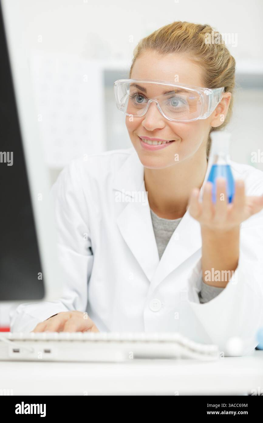 Taking test on computer hi-res stock photography and images - Alamy