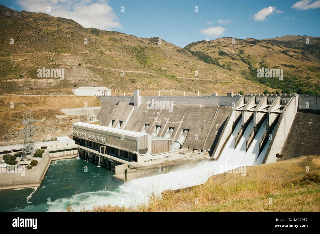 Lake roxburgh hi-res stock photography and images - Alamy
