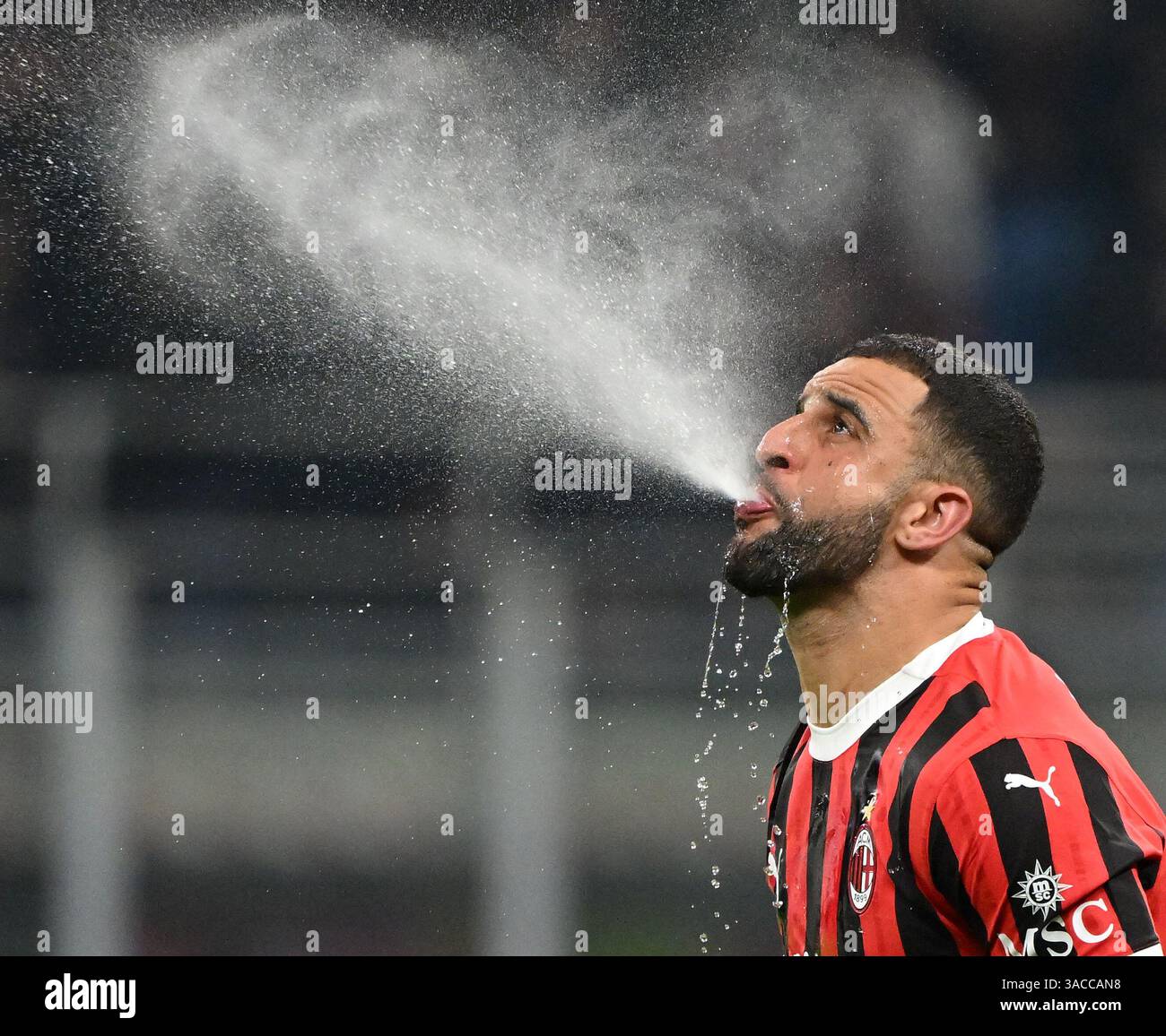 (250404) -- BEIJING, April 4, 2025 (Xinhua) -- AC Milan's Kyle Walker ...