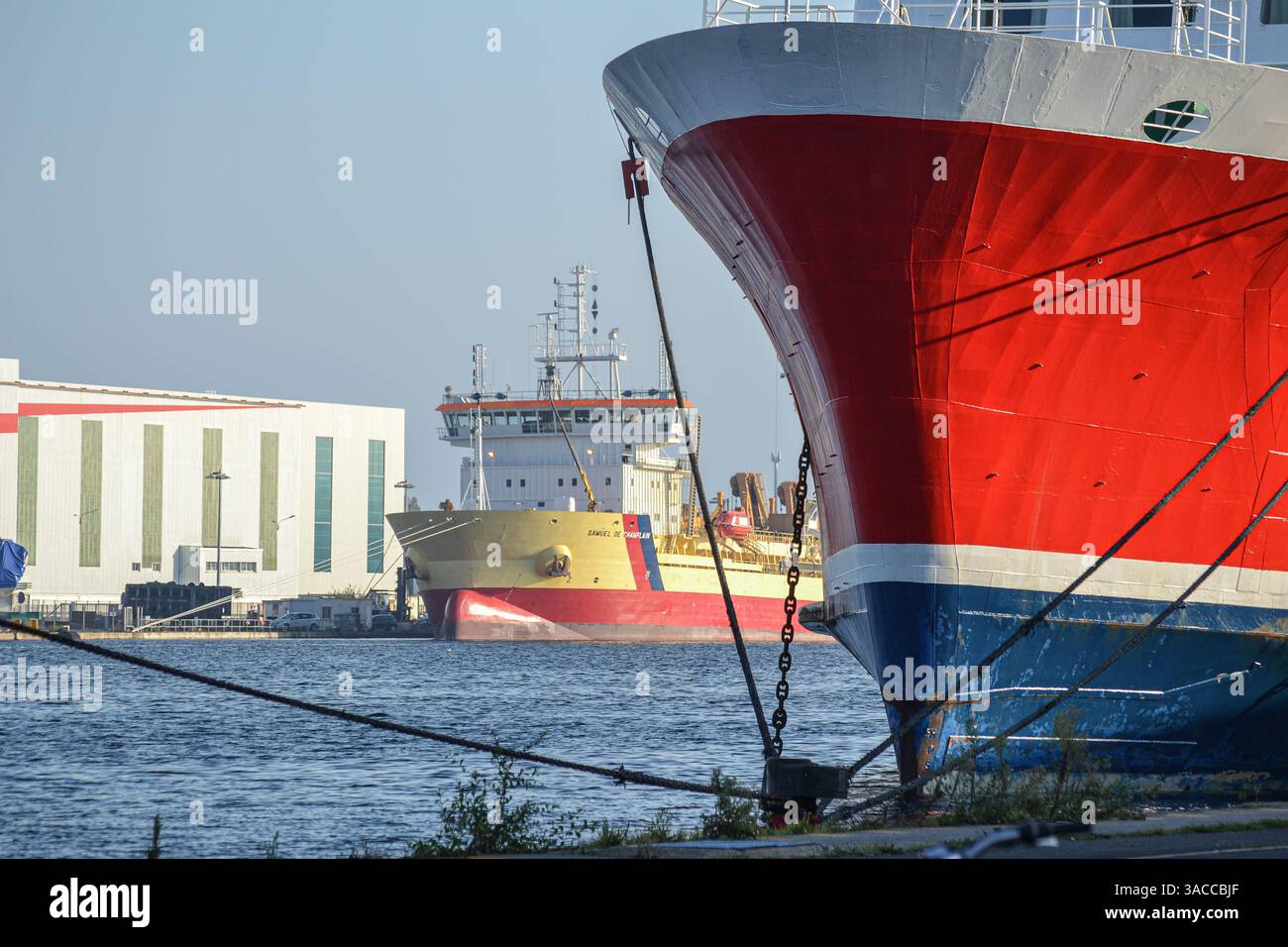 St Nazaire, France: trailing suction hopper dredger (TSHD) SAMUEL DE ...
