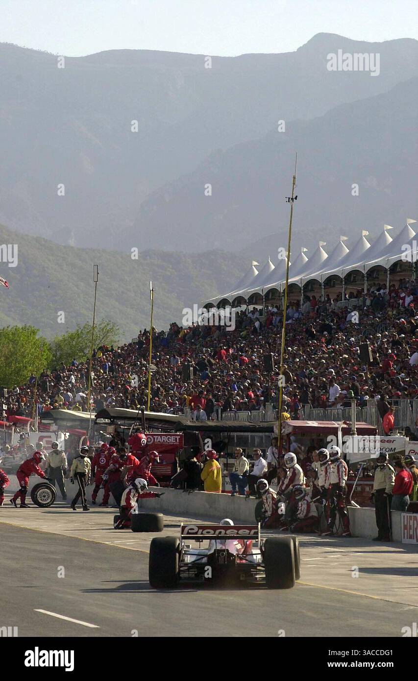 Tony Kanaan (BRA) Mo Nunn Racing Honda-Reynard pits in front of a ...