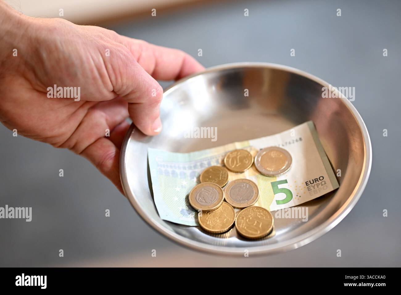 THEME PICTURE - Illustration on the topic Tipping/Money/Remuneration ...