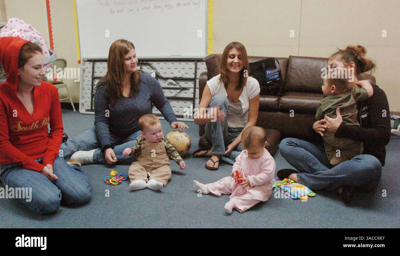 Teen pregnancy and parenting class hi-res stock photography and images ...