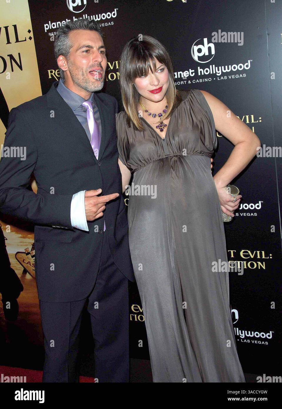 Oded fehr milla jovovich world hi-res stock photography and images - Alamy