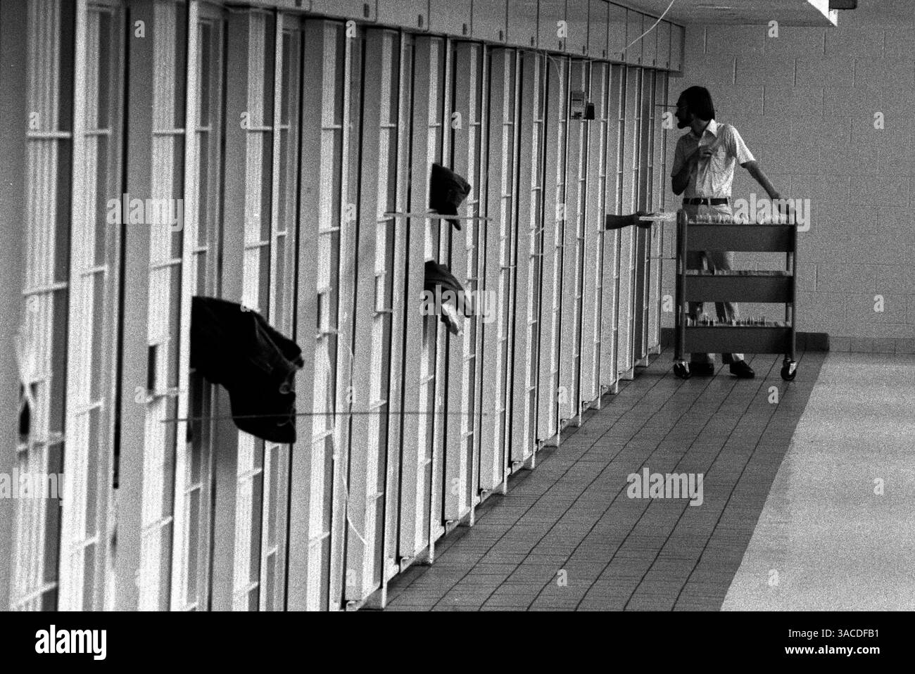 Jun 01, 1973 - Lucasville, Ohio, USA - A death row inmate passes a book ...