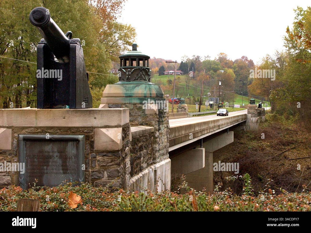 Nov 06, 2002 - Point Pleasant, Ohio, USA - The Grant Memorial Bridge on ...