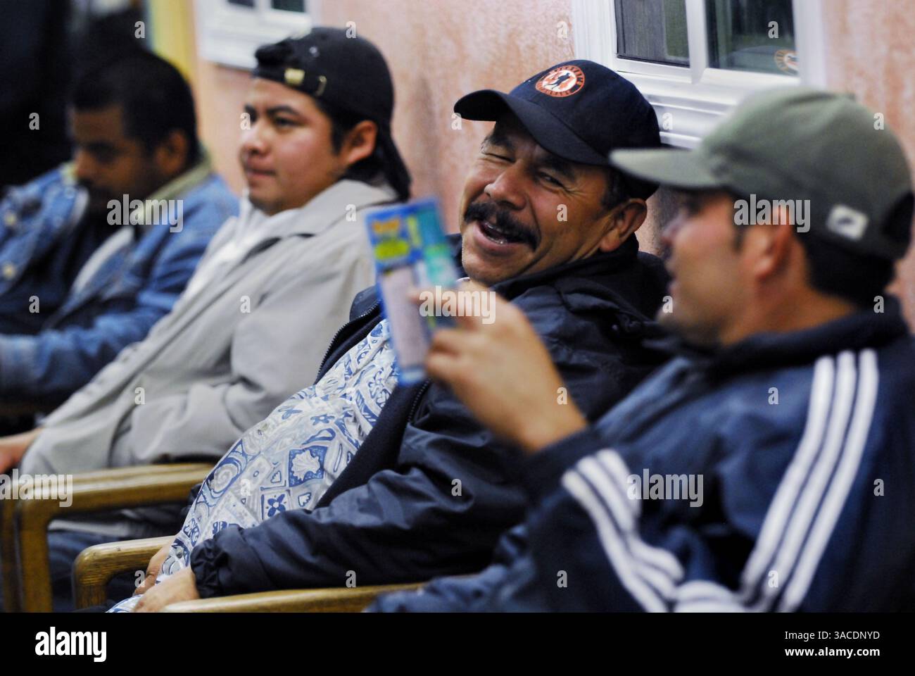 Cuatro amigos amigos hi-res stock photography and images - Alamy