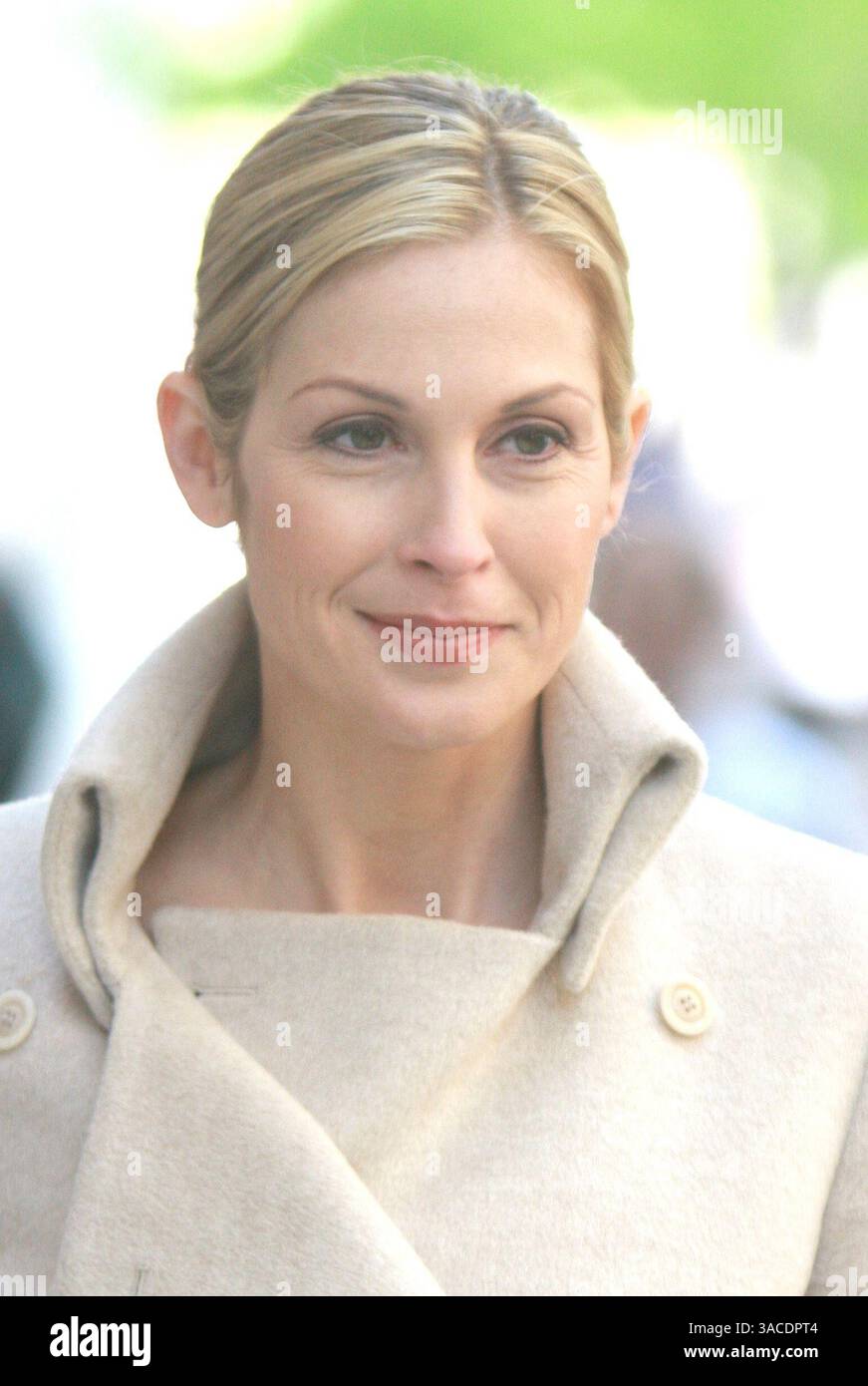 Apr 30, 2008 - New York, NY, USA - KELLY RUTHERFORD on the set of ...