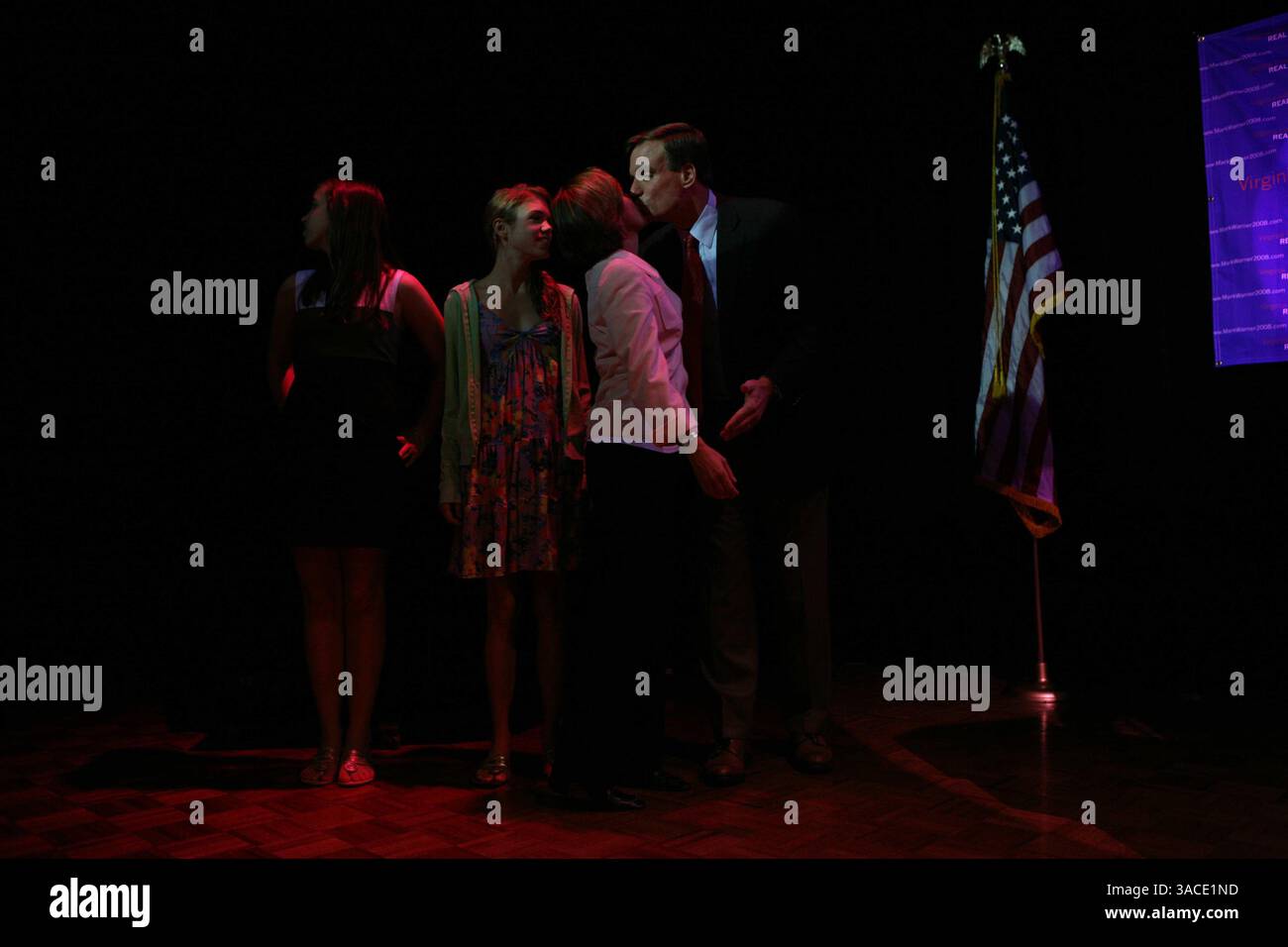 Mark warner lisa collis hi-res stock photography and images - Alamy