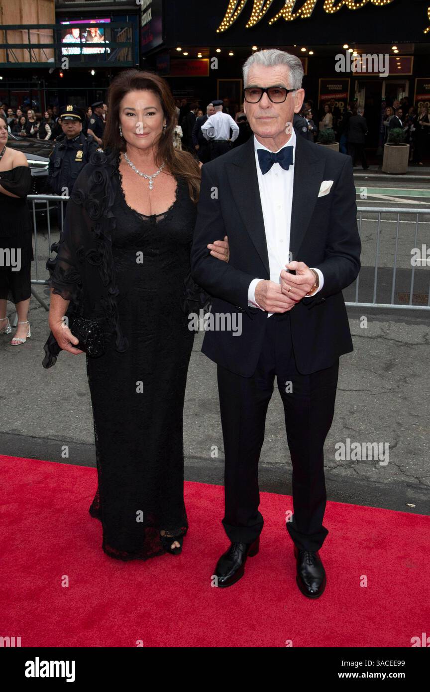 Keely Shaye Smith Mit Ehemann Pierce Brosnan Bei Der Broadway Premiere