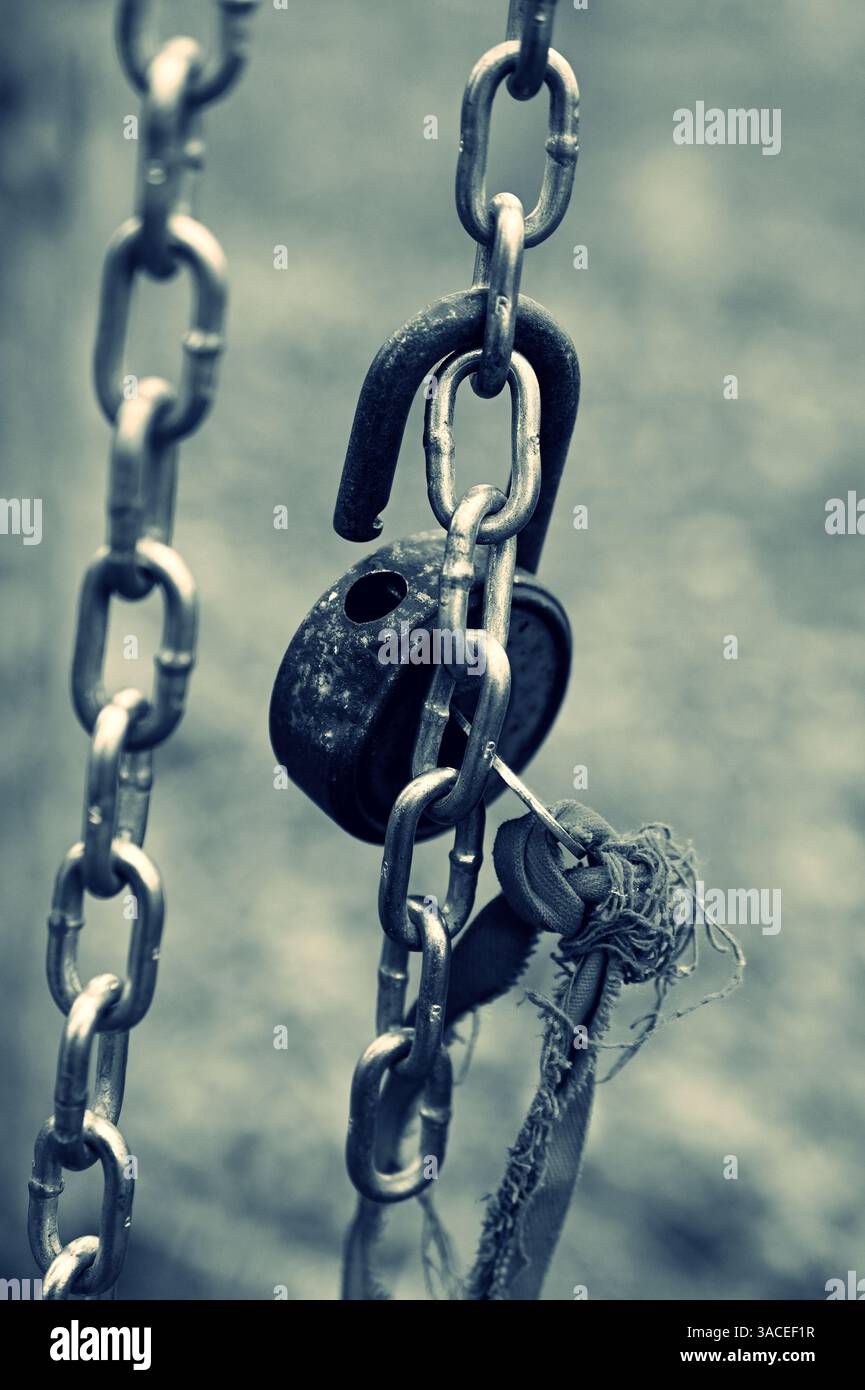 Metal realistic silver chain hi-res stock photography and images - Alamy