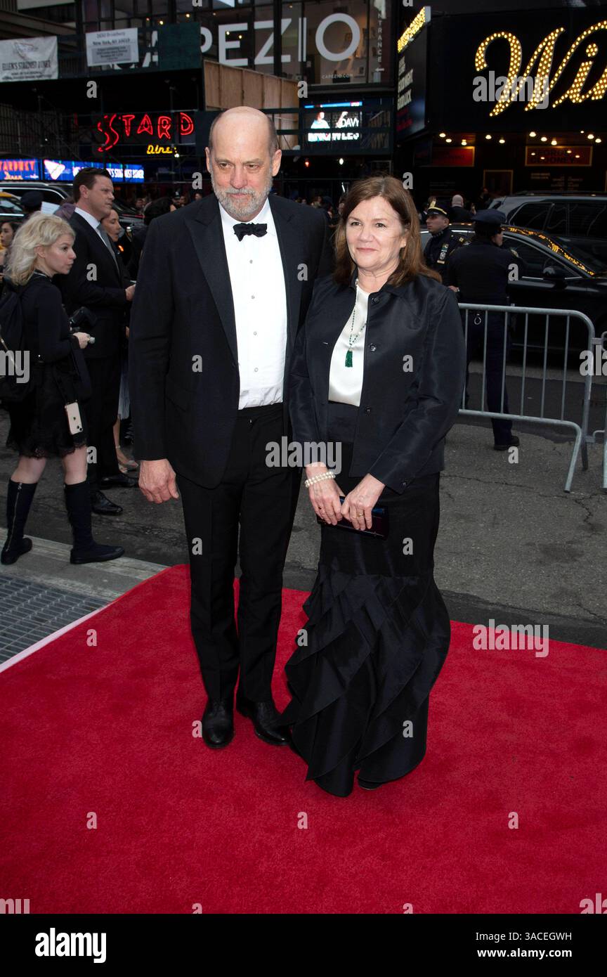 Anthony Edwards mit Ehefrau Mare Winningham bei der Broadway-Premiere ...