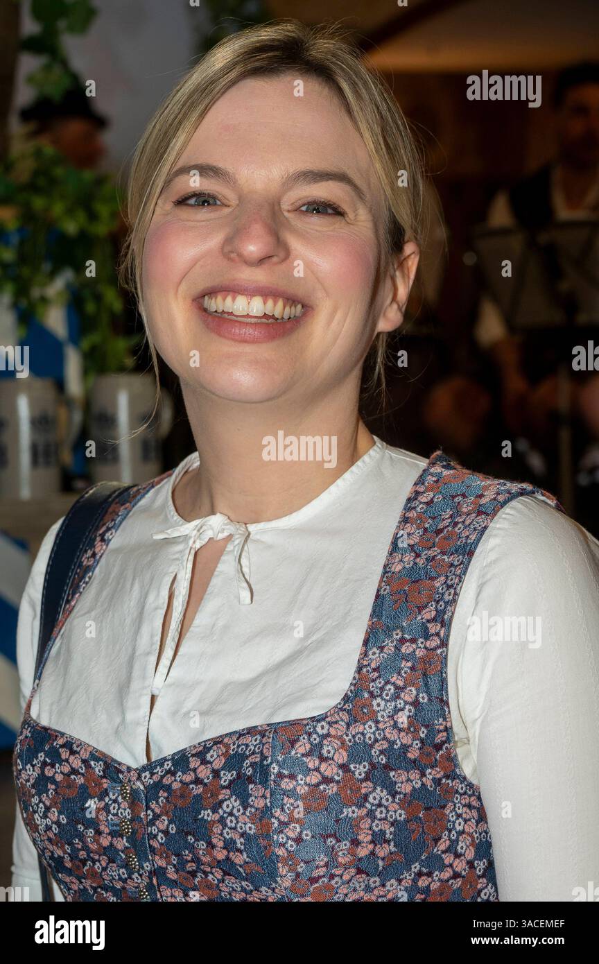 Muenchen, Maibockanstich im Hofbraeuhaus, Ehrengaeste , Katharina ...