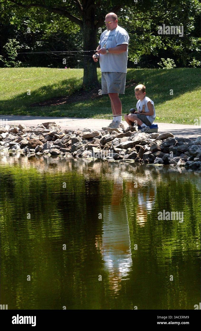 Jun 22, 2005 - Addyston, Ohio, USA - Father and son from Cleves, CHRIS ...