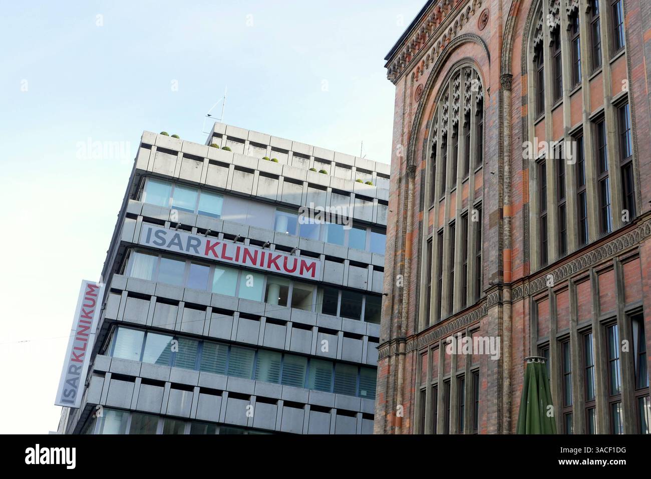 03.04.2025, München - Deutschland. Isar Klinikum in der Innenstadt ...
