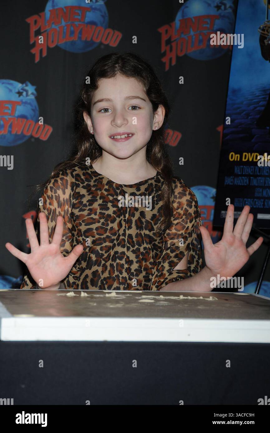 March 18 2008, New York City Actress Rachel Covey poses maked a ...