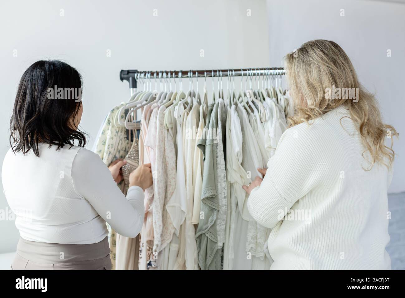 Shopping experience modern women hi-res stock photography and images ...