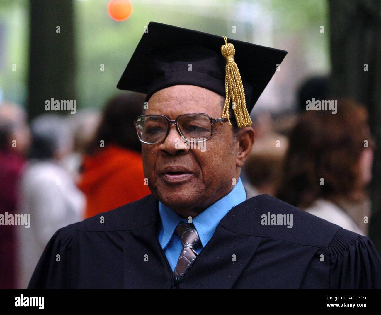 May 24, 2004 - New Haven, CT, USA - Baseball Great, WILLIE MAYS walks ...
