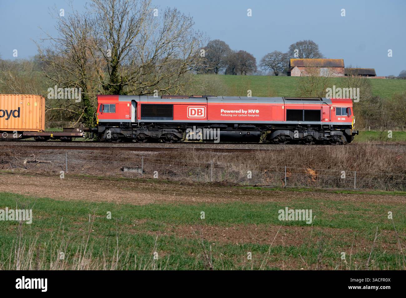 DB class 66 diesel locomotive No. 66085, powered by HVO, pulling a ...