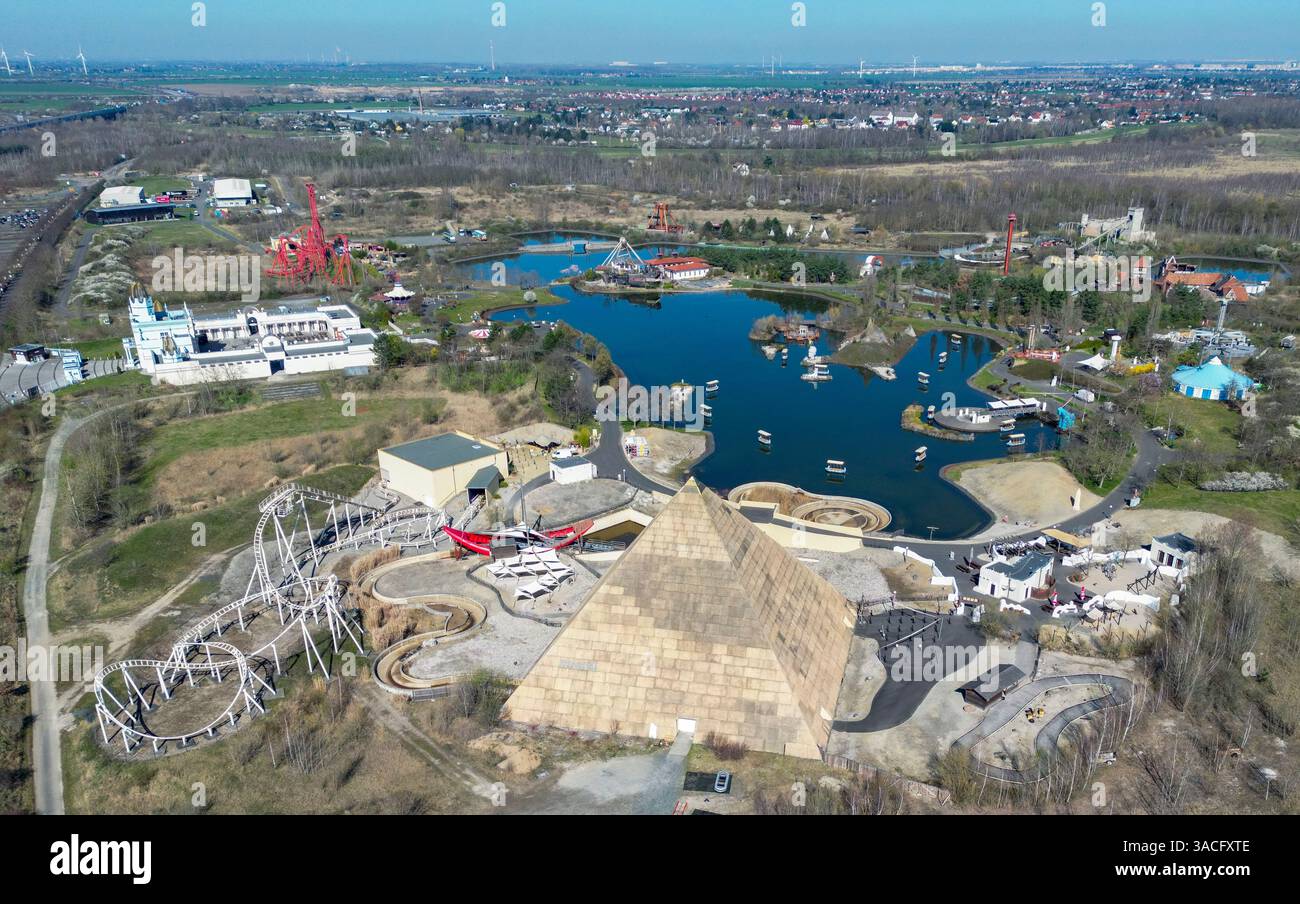 04 April 2025, Saxony, Leipzig: View of the pyramid with the "Curse of ...