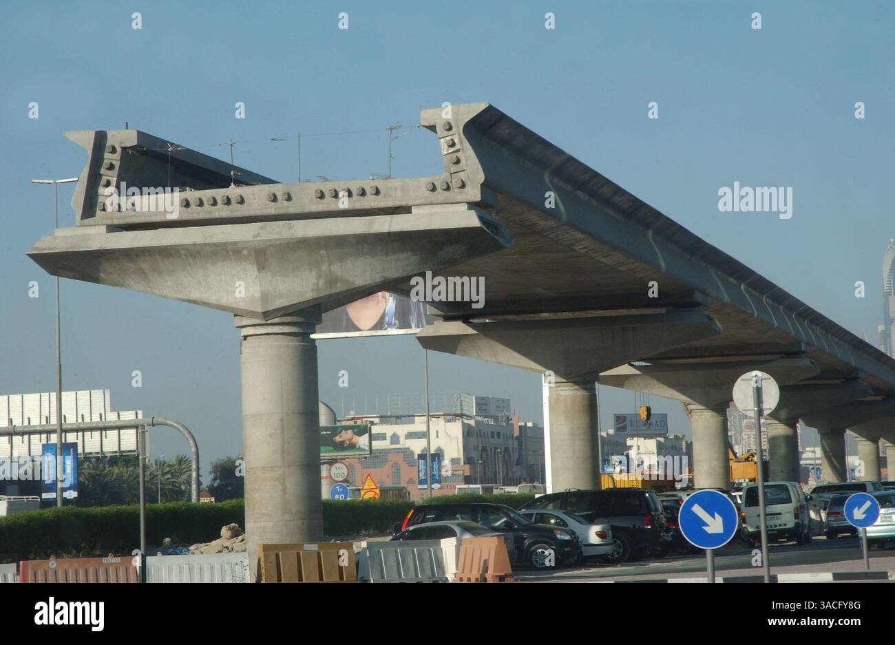 Feb 19, 2008 - Dubai, United Arab Emirates - Construction of the Dubai ...