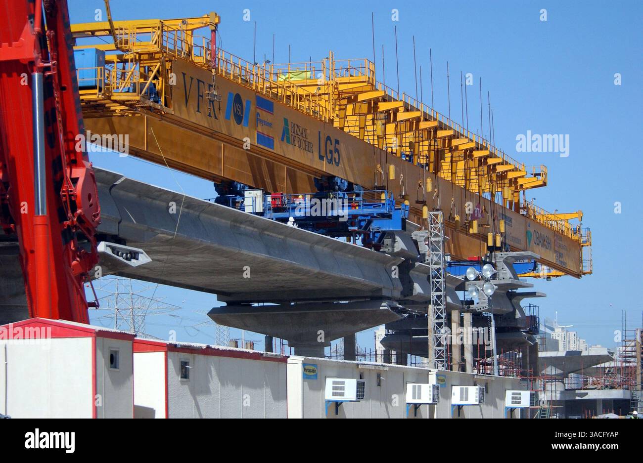 Feb 19, 2008 - Dubai, United Arab Emirates - Construction of the Dubai ...
