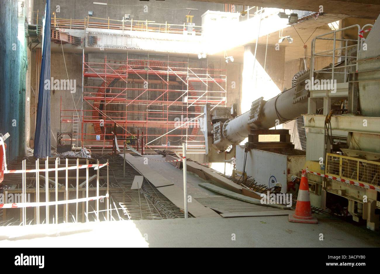 Dubai metro construction 2008 hi-res stock photography and images - Alamy