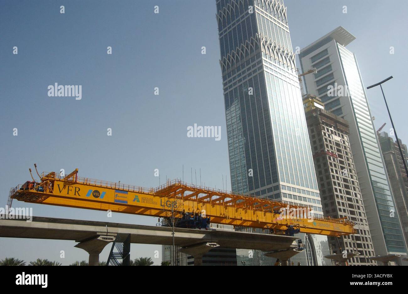 Feb 19, 2008 - Dubai, United Arab Emirates - Construction of the Dubai ...