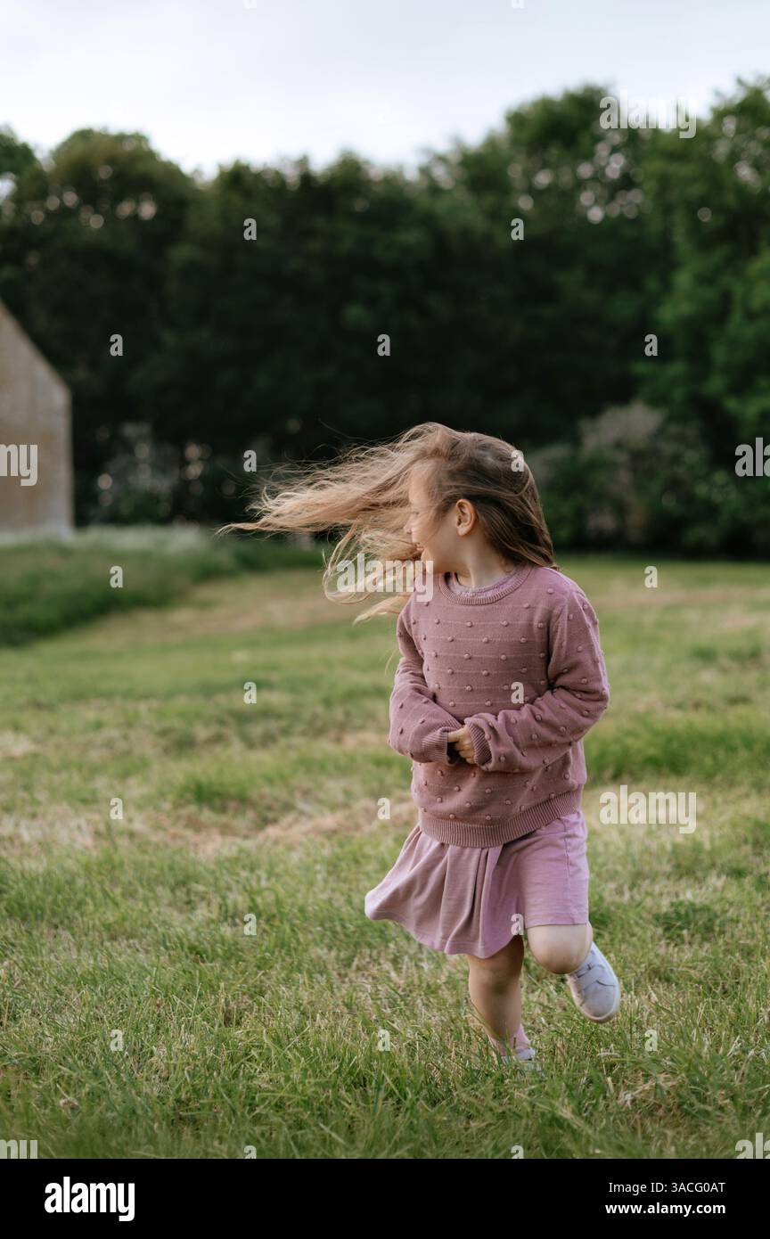 Girl running away from home hi-res stock photography and images - Alamy