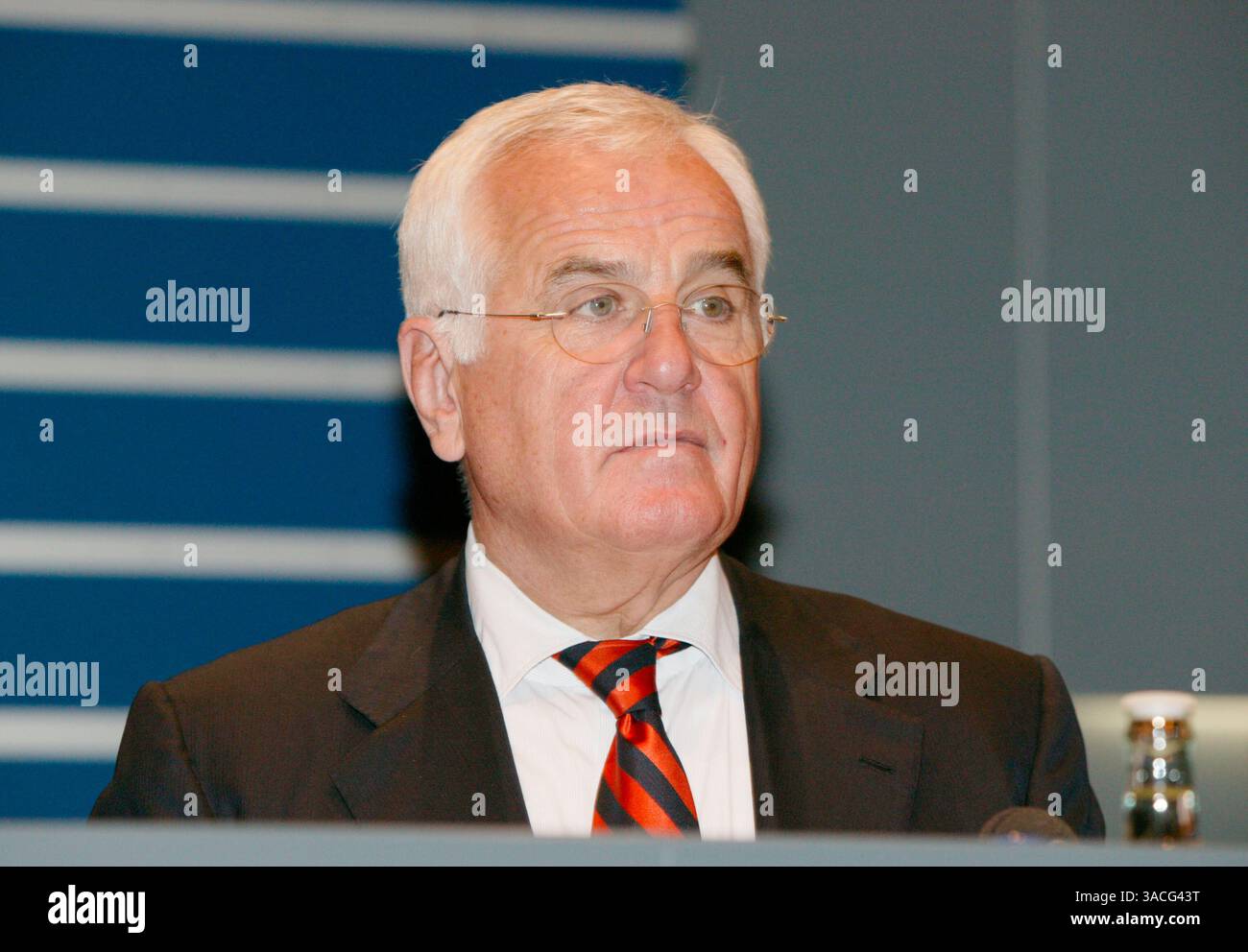 Apr 22, 2004 - Hamburg, GERMANY - Executive board member Dr. PETER ...