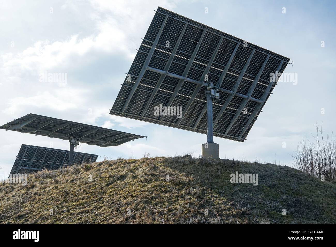 Solar Panel System with Dual-Axis Tracking Stock Photo - Alamy
