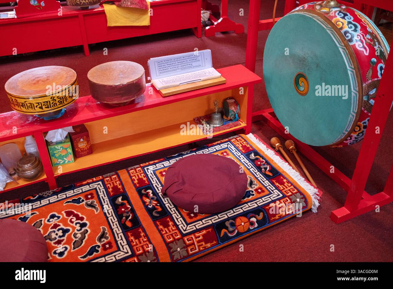 Original shrine room hi-res stock photography and images - Alamy