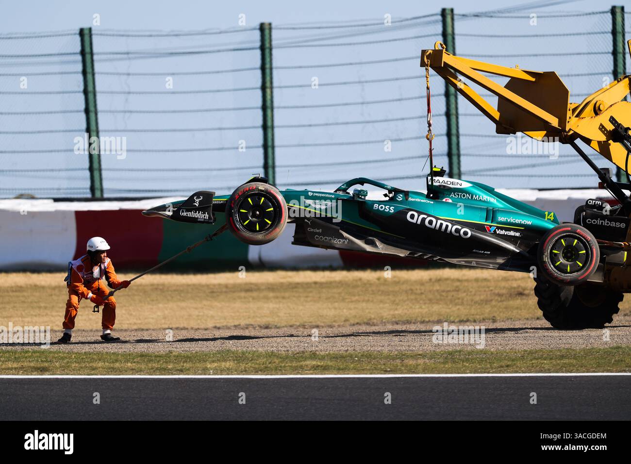 14 ALONSO Fernando (spa), Aston Martin F1 Team AMR24, action marshall ...