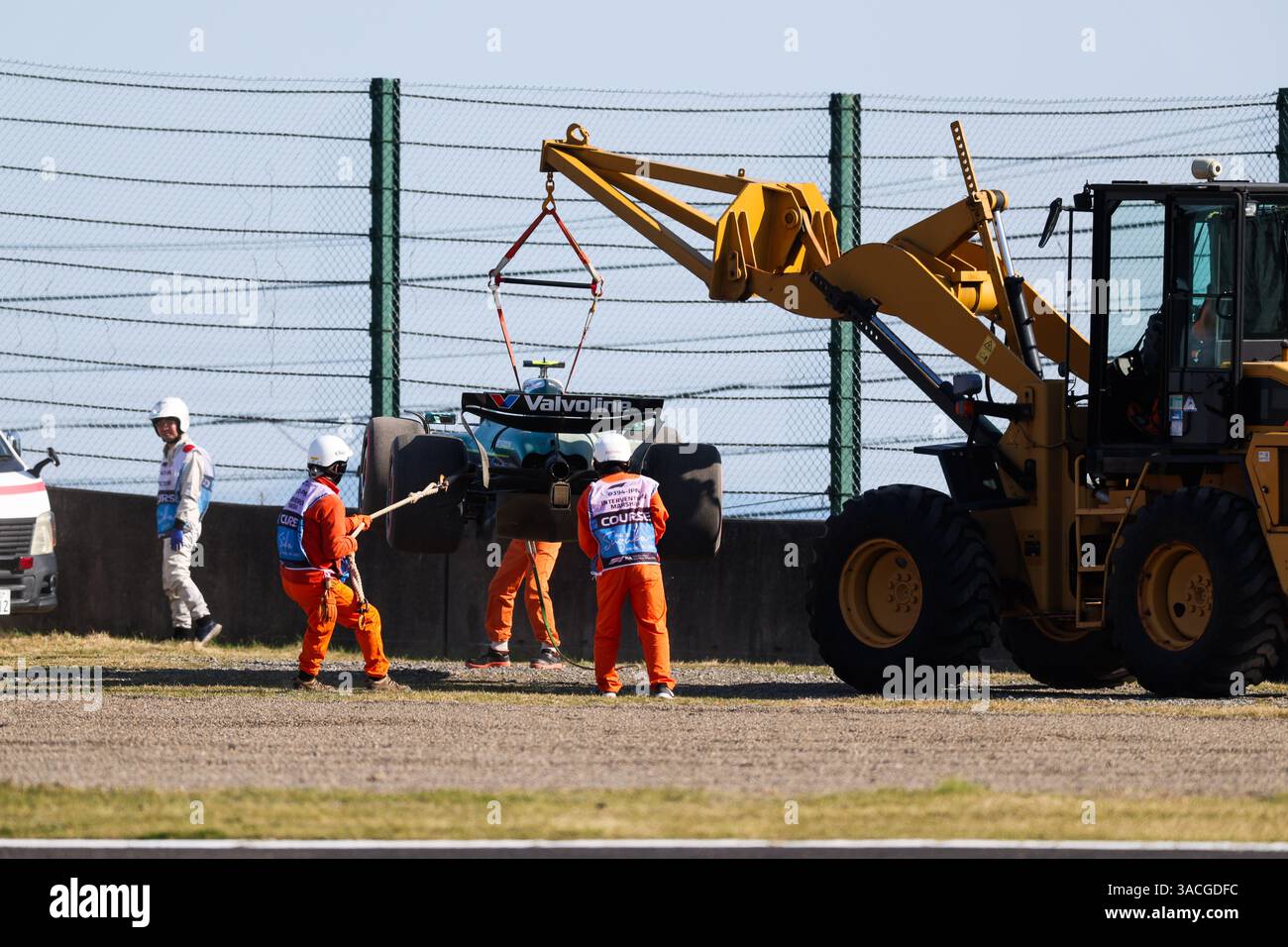 14 ALONSO Fernando (spa), Aston Martin F1 Team AMR24, action marshall ...