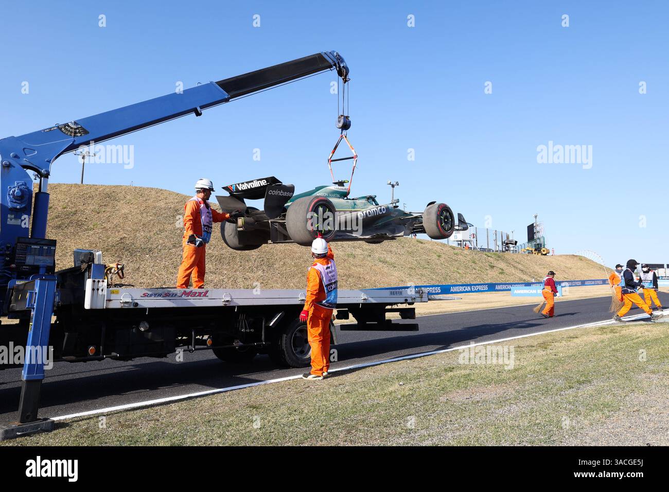 14 ALONSO Fernando (spa), Aston Martin F1 Team AMR24, marshall ...