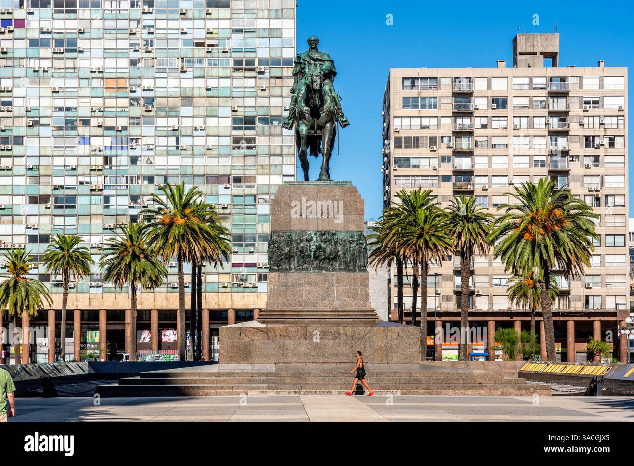 Statue of Jose Artigas On Horseback In Plaza Independencia, Montevideo ...