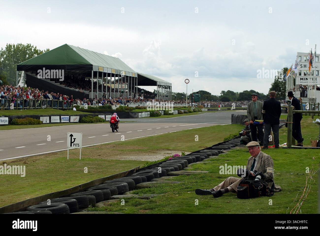 A 1950's photographer captures the action..Goodwood Revival Meeting , 6 ...