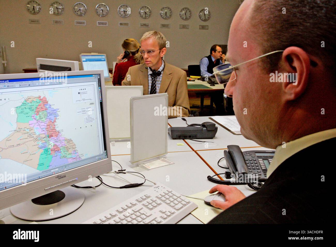 Nov 29, 2005 - Berlin, GERMANY - The crisis managment group working on ...