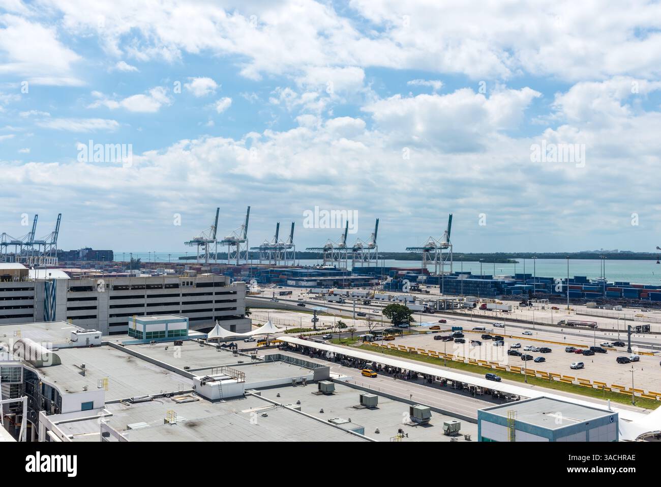 South florida container terminal hi-res stock photography and images ...