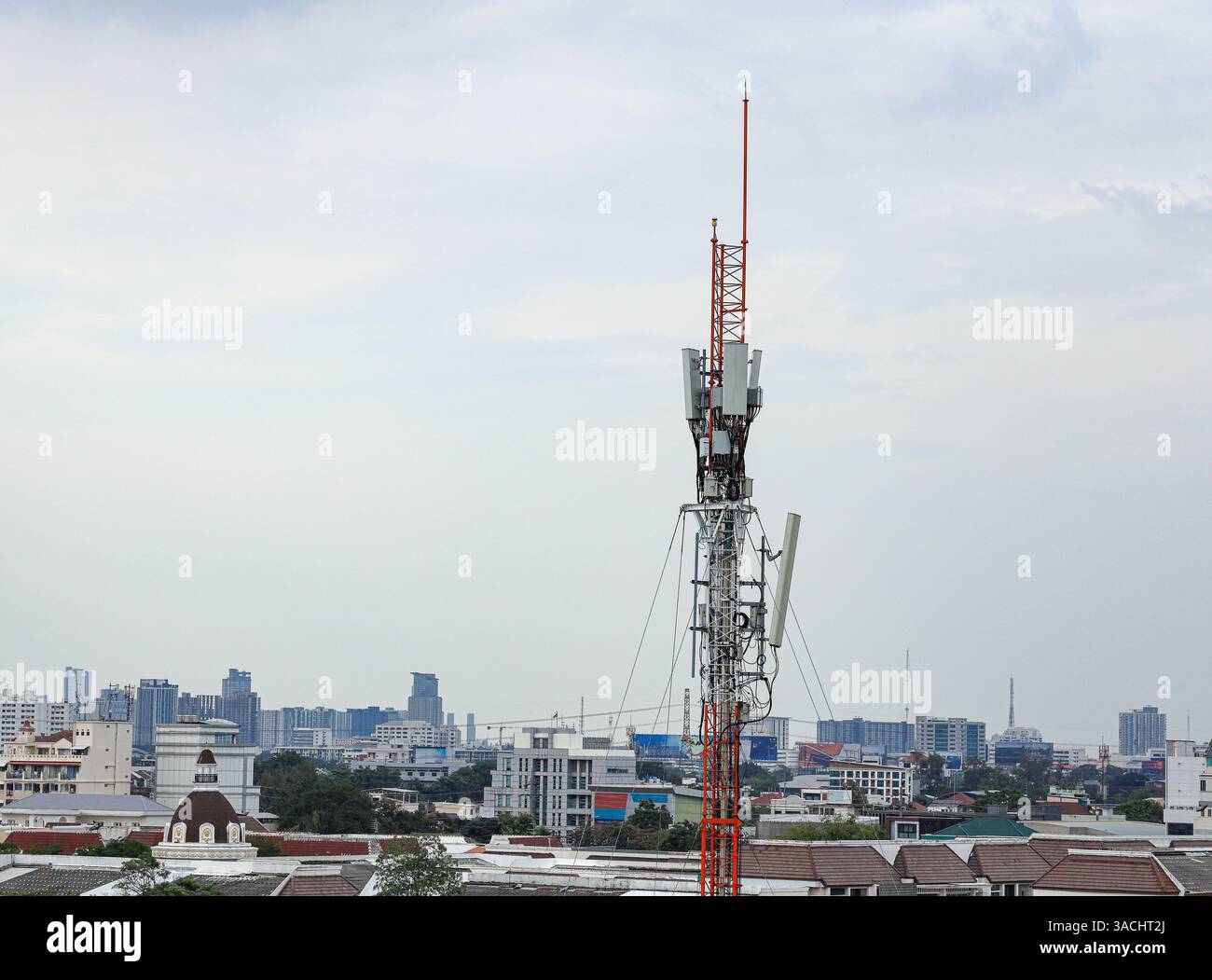 Wireless Communication Antenna pole, Mobile phone mast antenna pole on ...