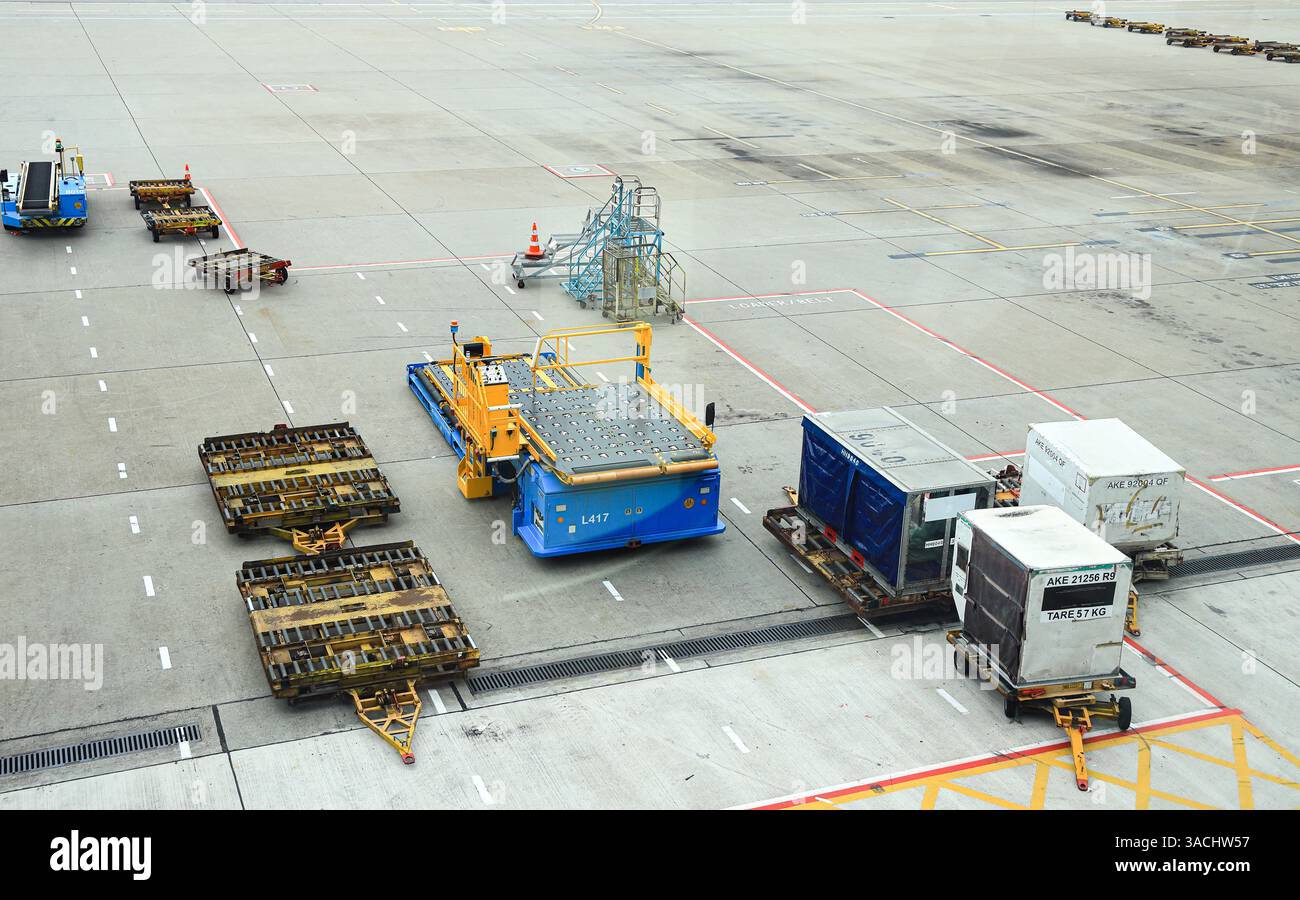 Ground support equipment, Baggage Tug( baggage dolly transport ...