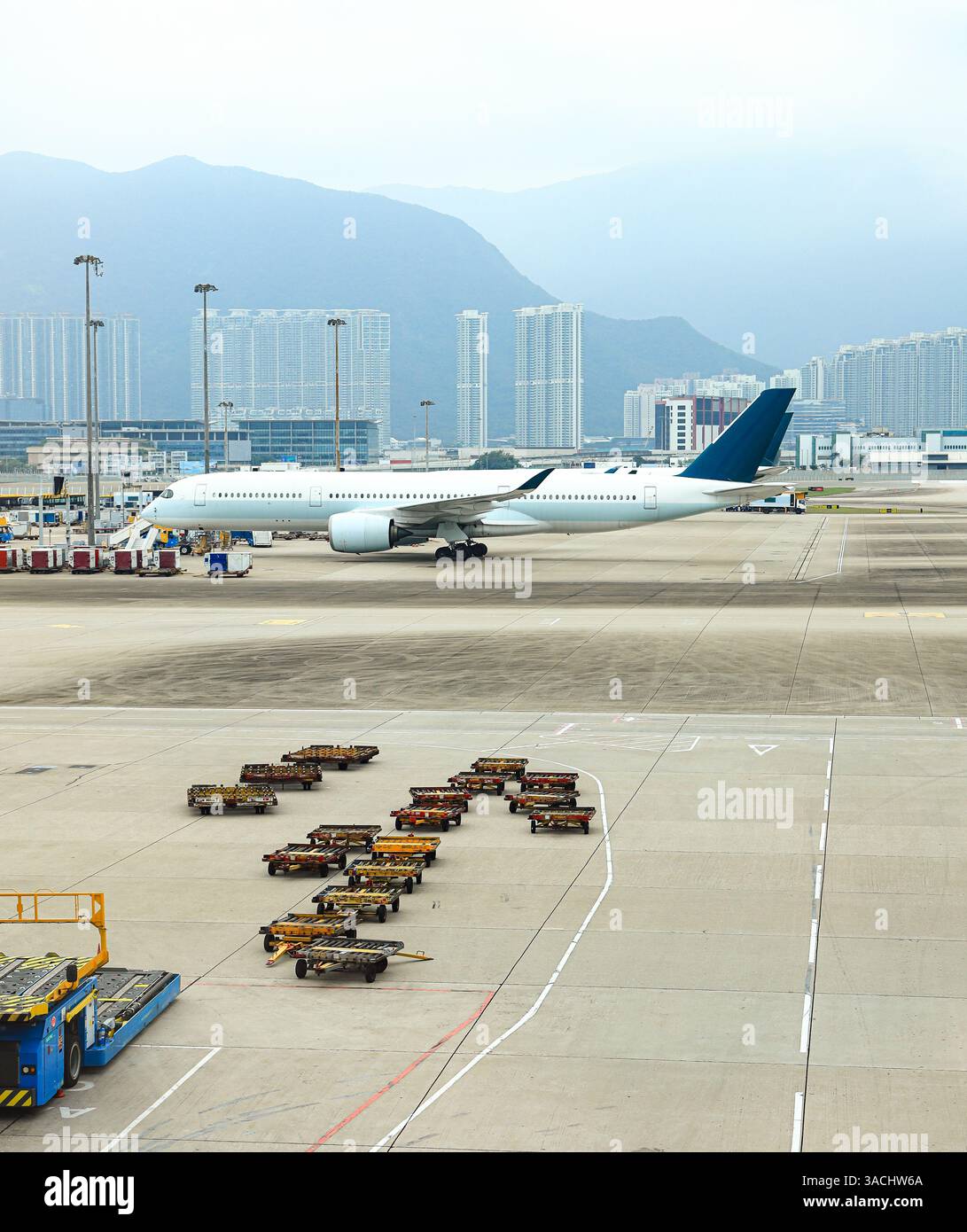 Ground support equipment, Baggage Tug( baggage dolly transport ...