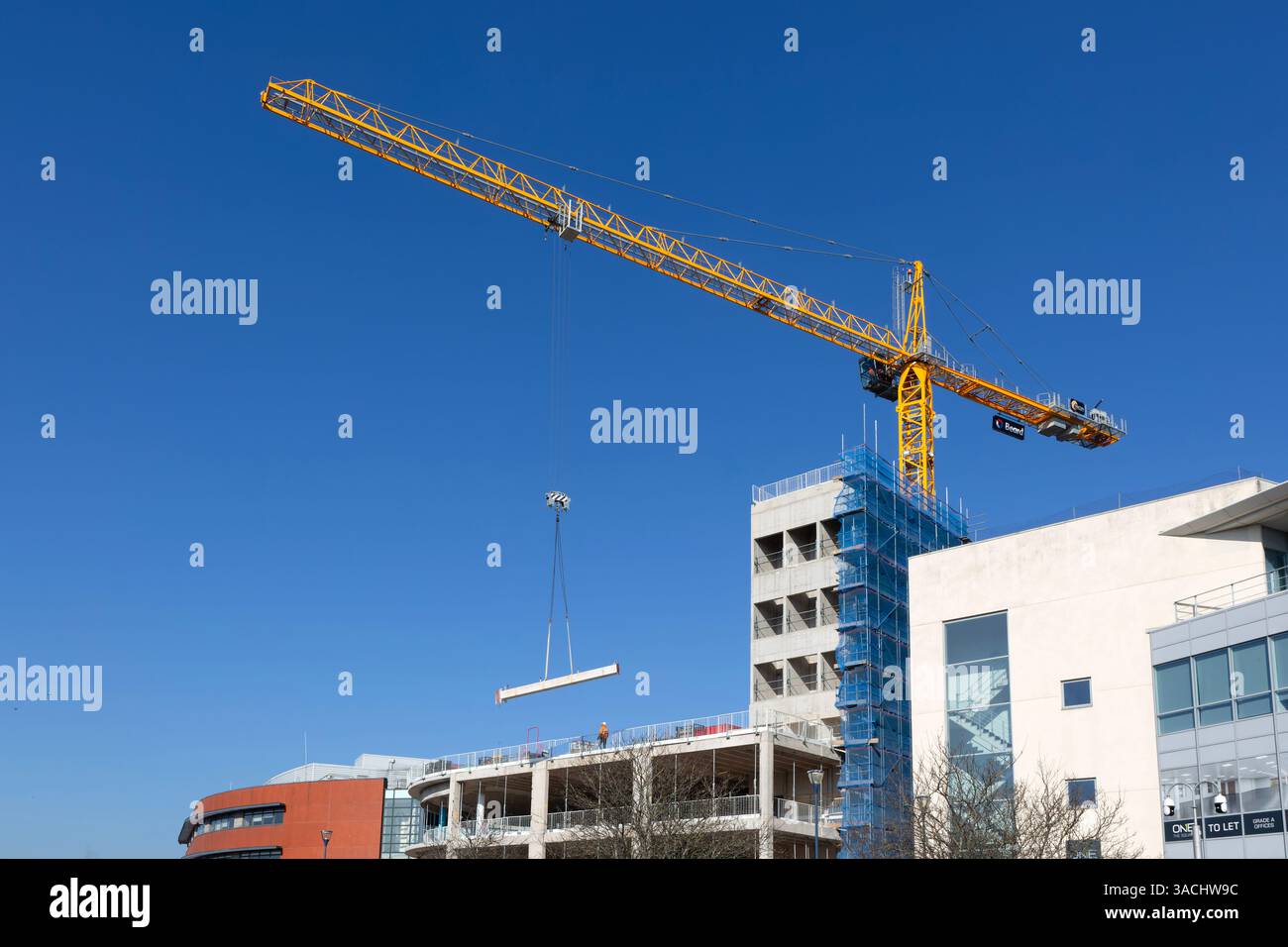 A saddle jib crane, flat-top tower crane, at building construction ...